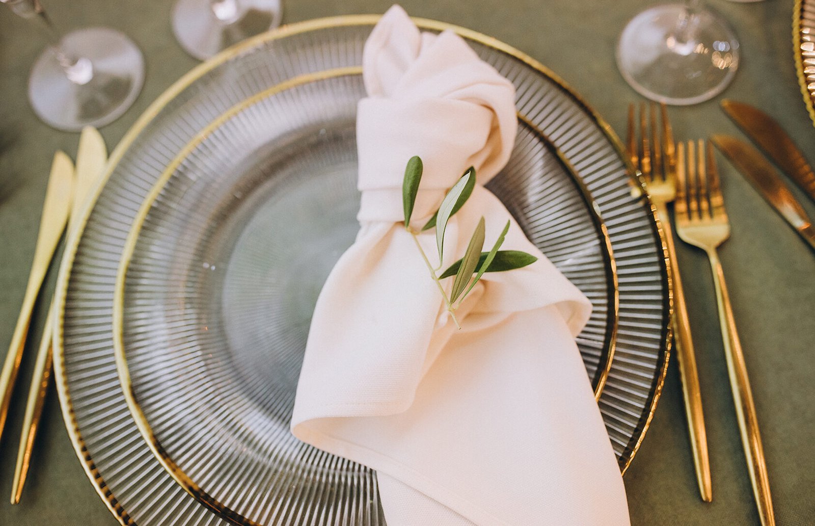 Comment bien placer les couverts sur une table pour un dîner