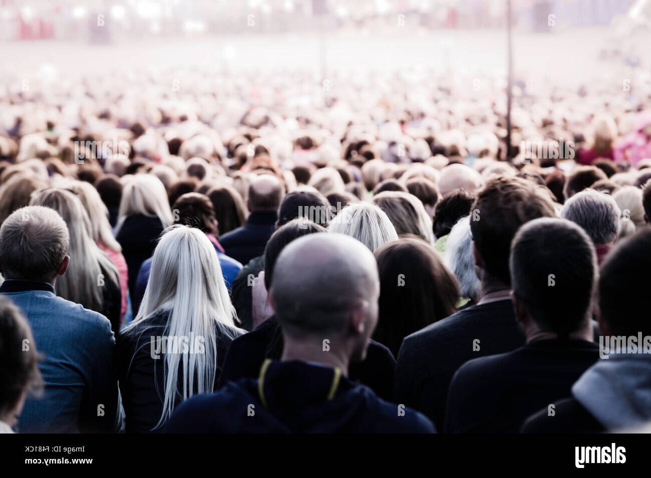 Quel est l'impact de la psychologie des foules selon Gustave Le Bon