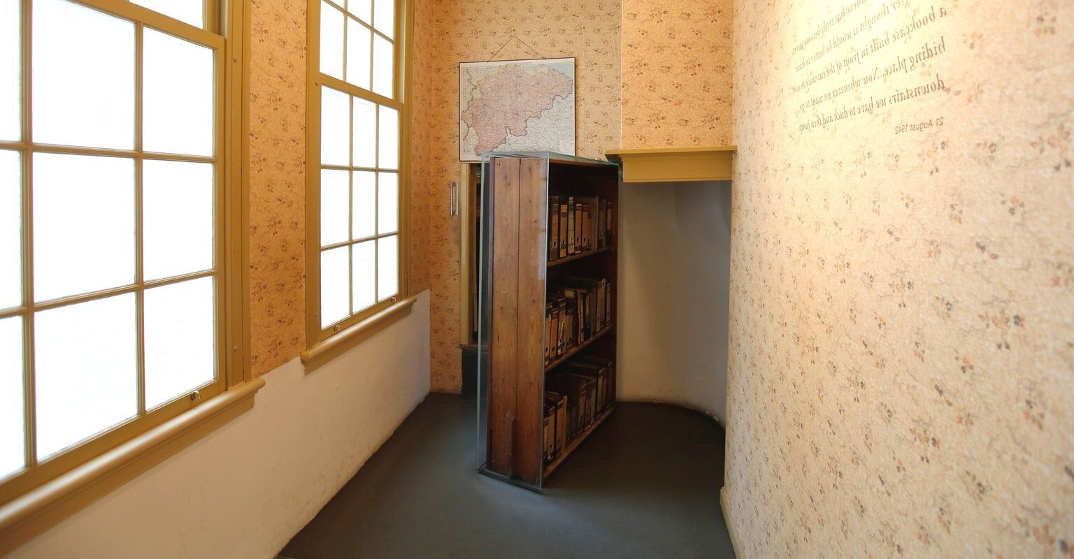 Que peut-on découvrir lors d'une visite virtuelle de l'annexe d'Anne Frank