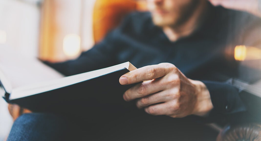 Comment bien lire à haute voix un texte pour captiver son auditoire